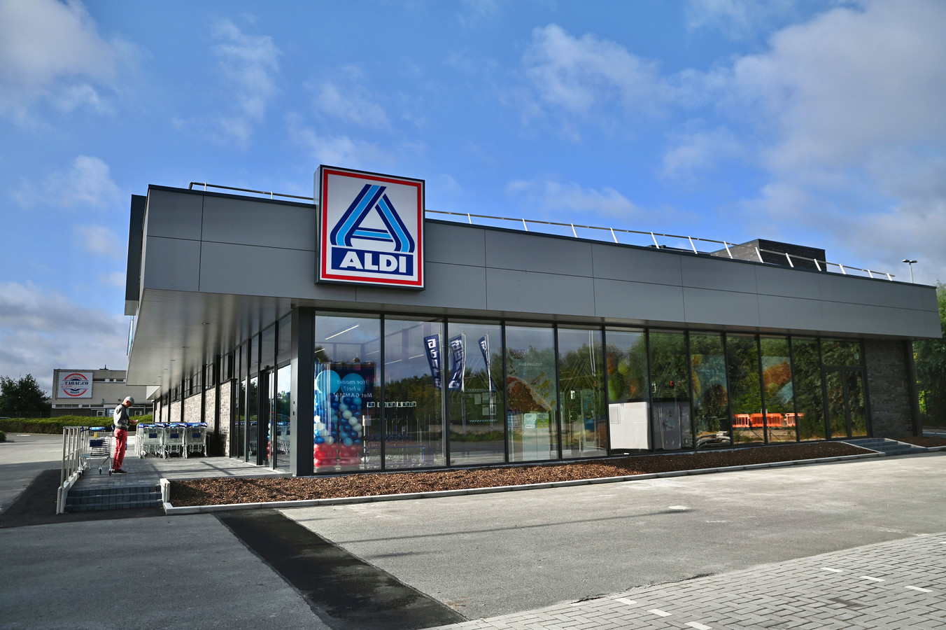 Aldi na zes maanden renovatiewerken terug open: “Groter, nieuwer en meer duurzame winkel” | Foto ...