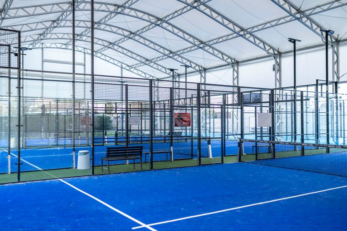 “Je kon hier nog geen tuinhuis bouwen, maar die padelclub mocht ineens alles”: buurtbewoners ...