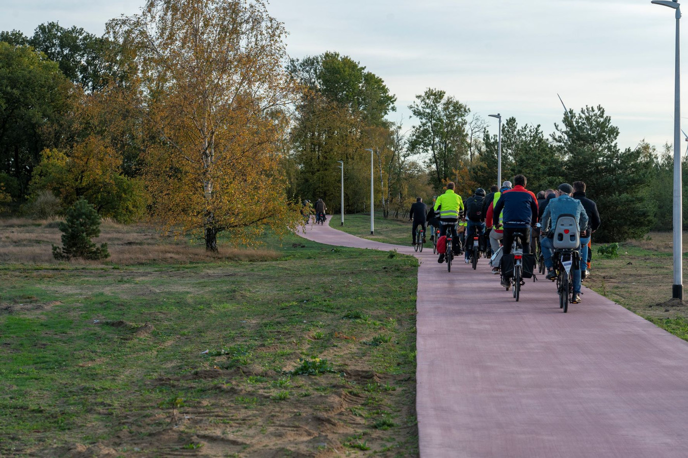 Lommel zet met nieuw fietspad op Maatheide volop in op woon-werkverkeer ...