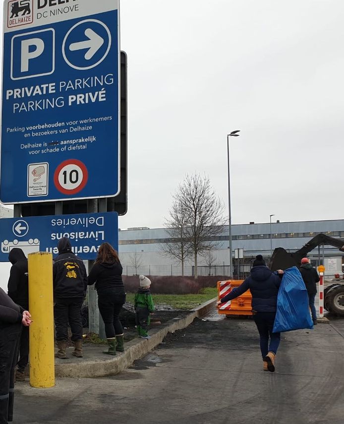 Boeren zetten protestactie aan distributiecentrum in Ninove stop na ...