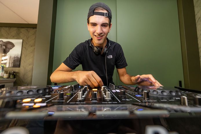 DJ Ian Zwaardski gaat altijd voor totale escalatie: ‘Ik wil iedereen ...