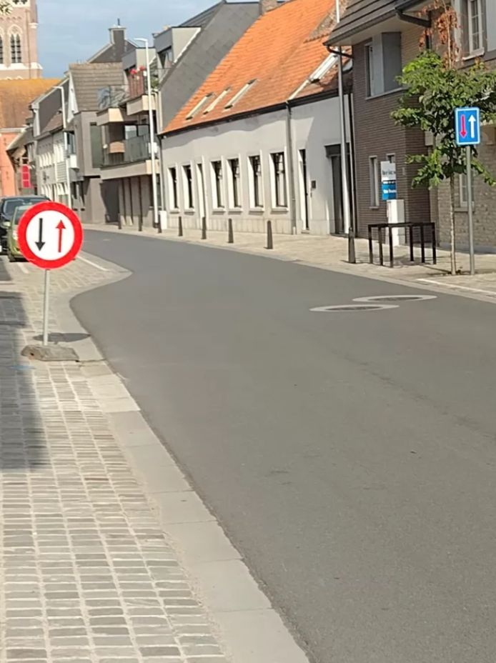 “Qui a la priorité?”: ces panneaux de signalisation créent la confusion ...