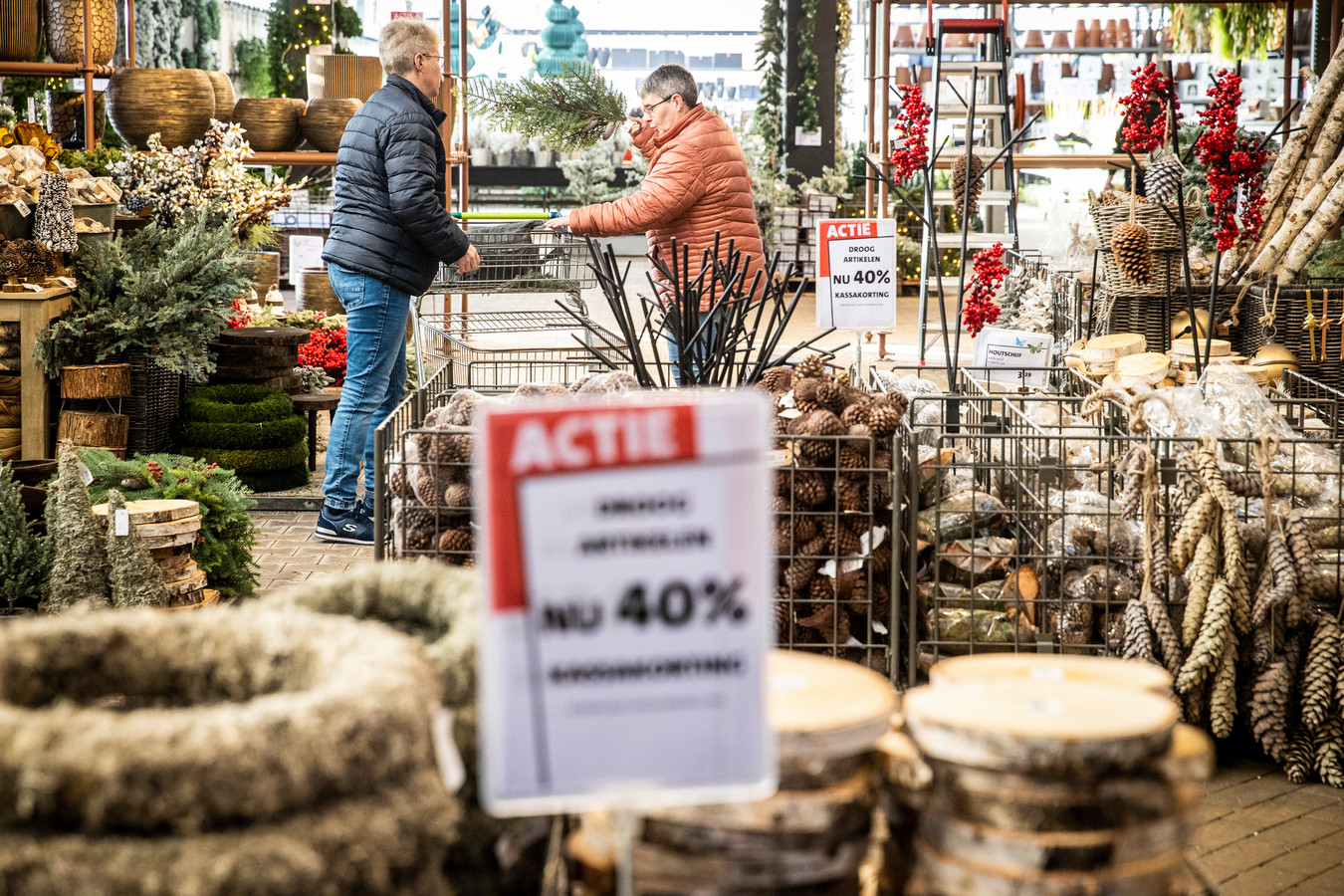Koopjesja­gers slaan op tweede kerstdag hun slag: ‘We komen voor een ...