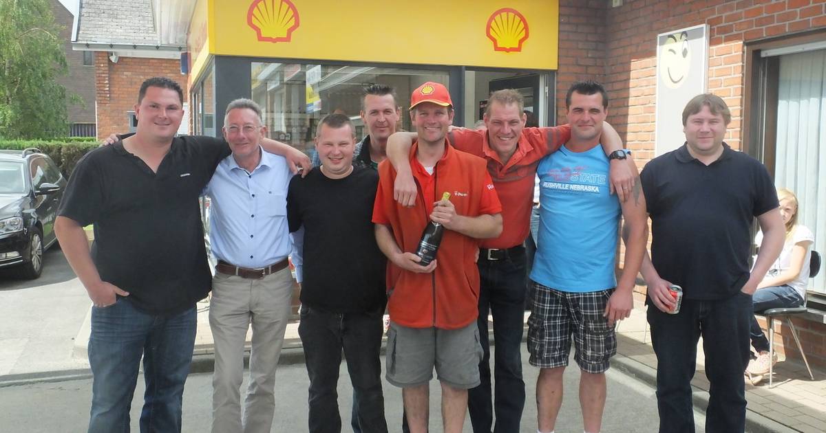 Klanten nemen afscheid van 'Tony Shell' | Deinze | hln.be