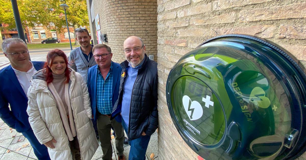 Nieuw AED-toestel aan het AC | Gistel | hln.be