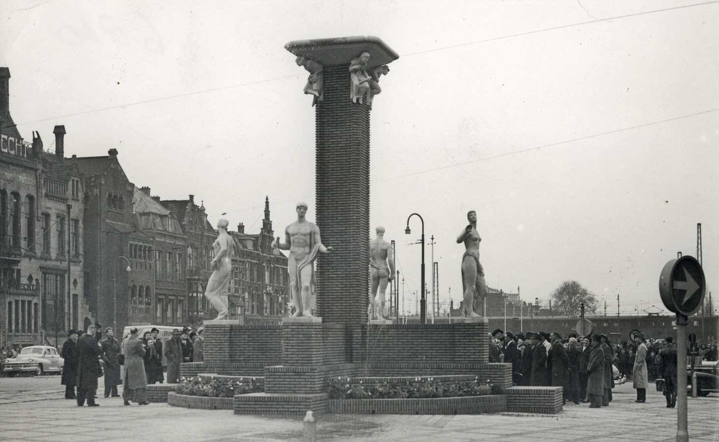 Het 1900-jarig bestaan van Utrecht vierden we in 1948 nog met blote ...