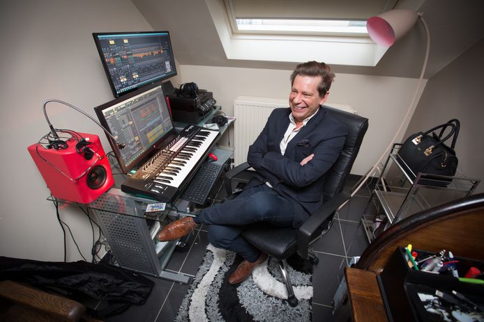 VIDEO: Clip van synthesizer-held Mario ‘Mathy’ Vanhove gaat na 35 jaar ...