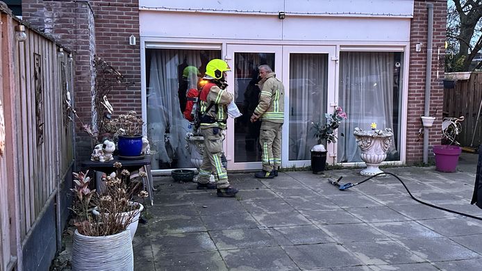 Vrouw steekt gordijnen in eigen huis in brand | Voorne aan Zee | AD.nl