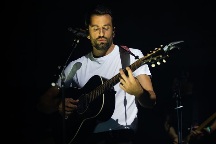 Oude hit Dotan op 1 in Canada dankzij optreden in tv-show | Show | AD.nl