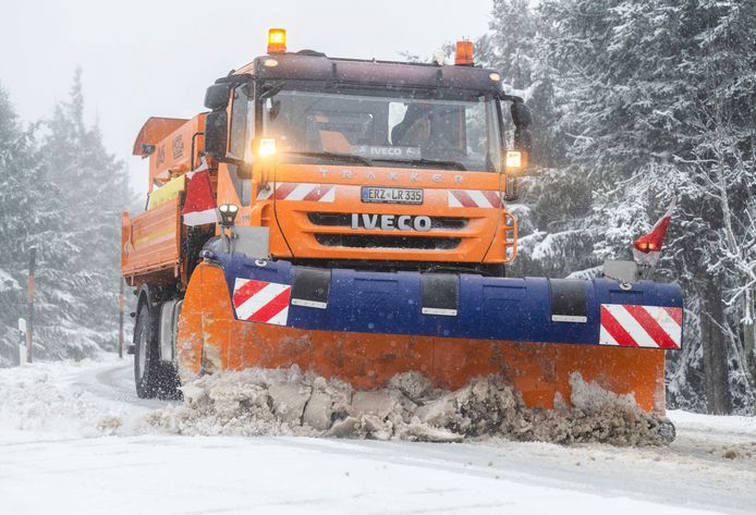 Winterweer kost aan zeker twee mensen het leven in Duitsland, Hessen ...