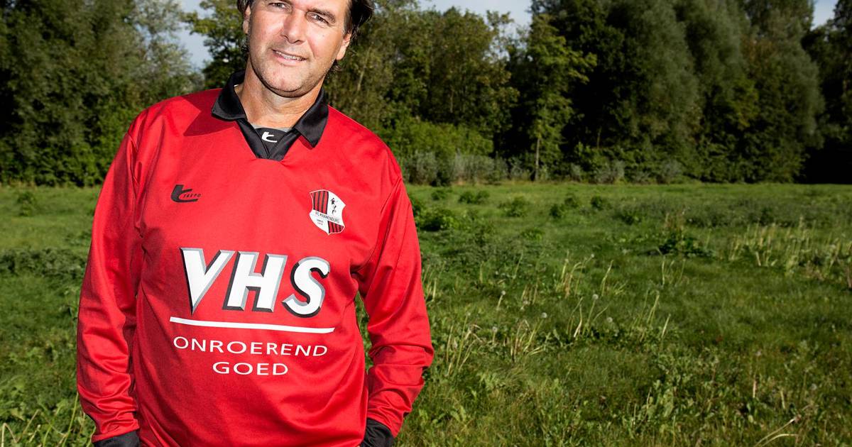 Rob Pronk toe aan derde boek Haagse Voetbalhistorie | Den Haag | AD.nl