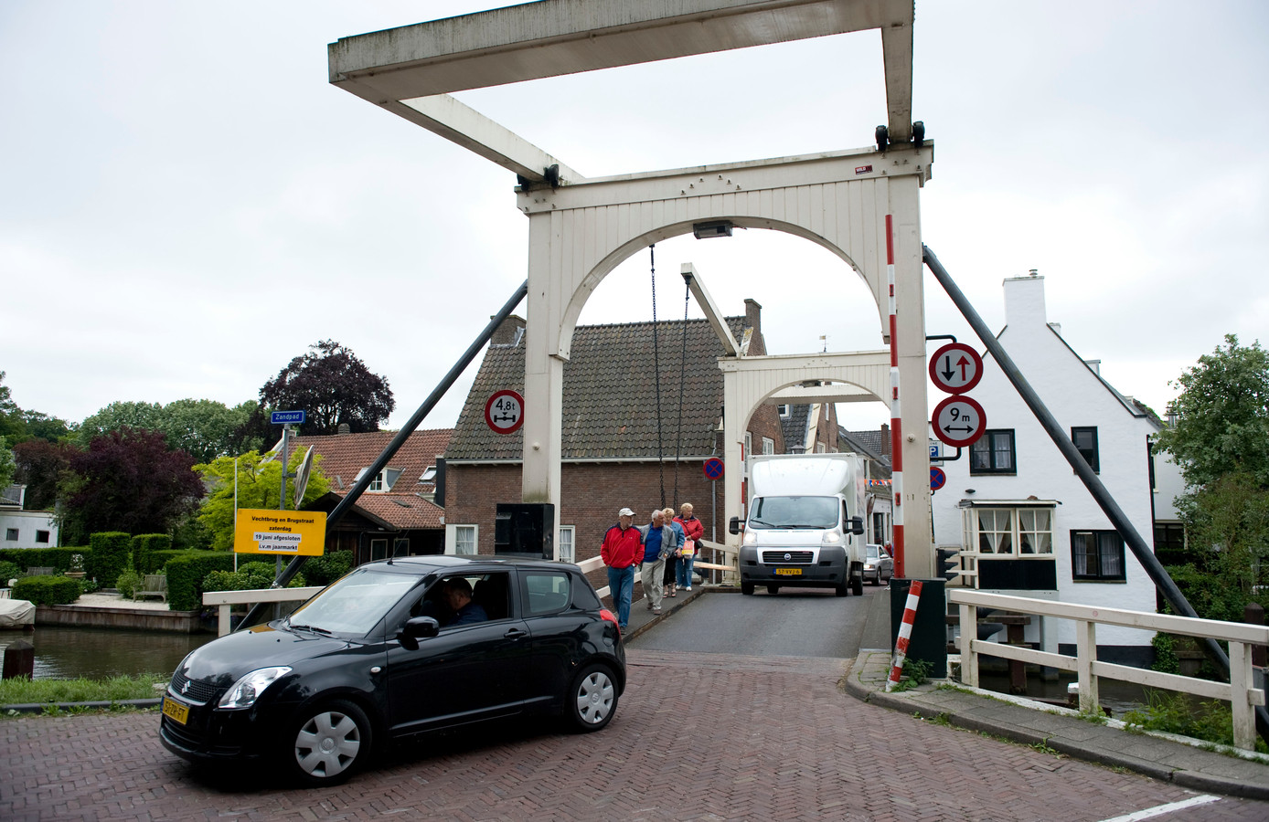 Gemeente buigt voor boze bewoners Breukelen: omleidingsroute nu dwars ...