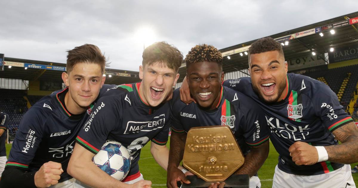Mathias De Wolf wint play-offs met NEC Nijmegen en promoveert naar ...