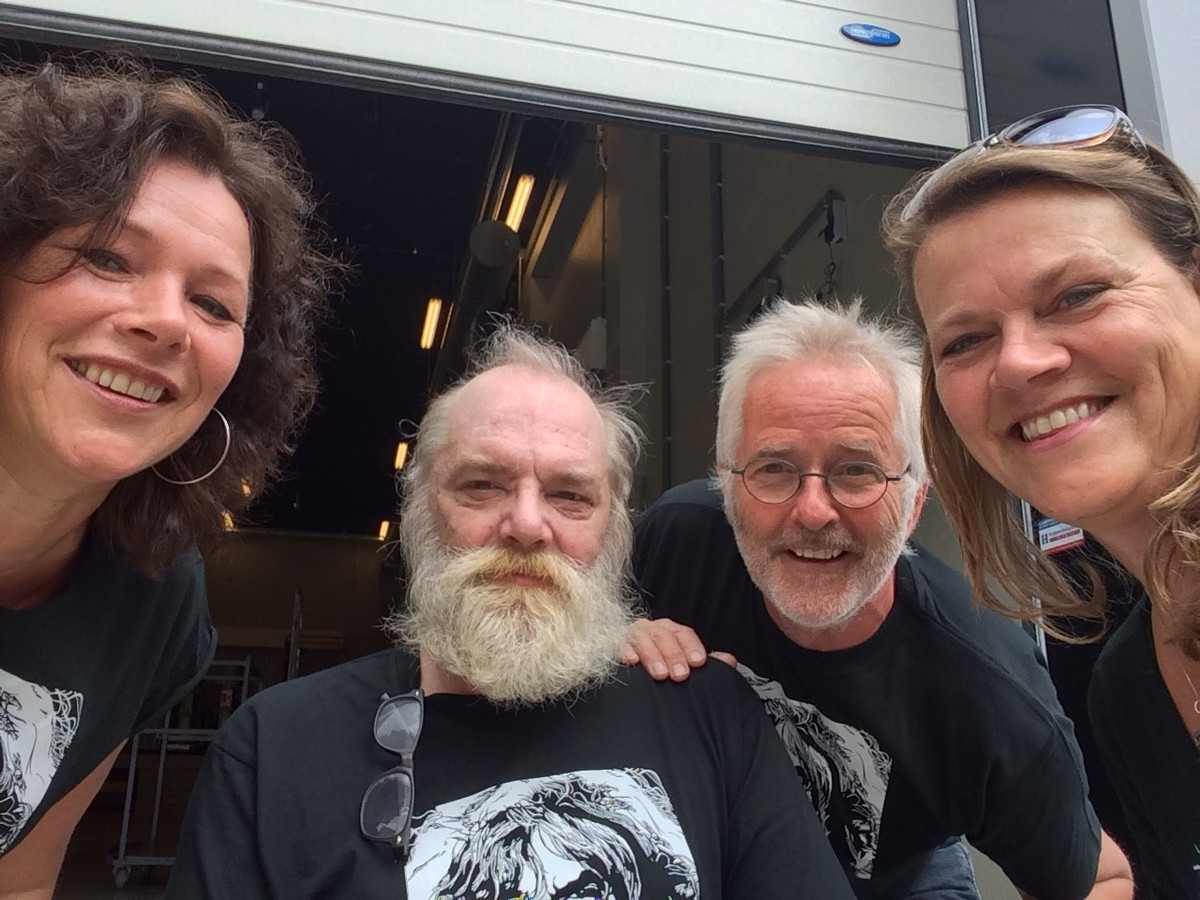 Niko (59) stelde zich nooit boven iemand, ook de vele daklozen die hij ...