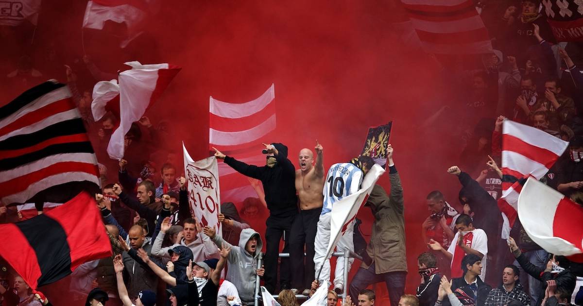 Stadionverbod voor 31 Ajax-fans na rellen in Zwolle | Nederlands ...