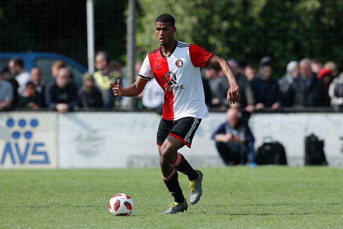 Noah Lewis op huurbasis naar FC Dordrecht | Dordrecht | AD.nl