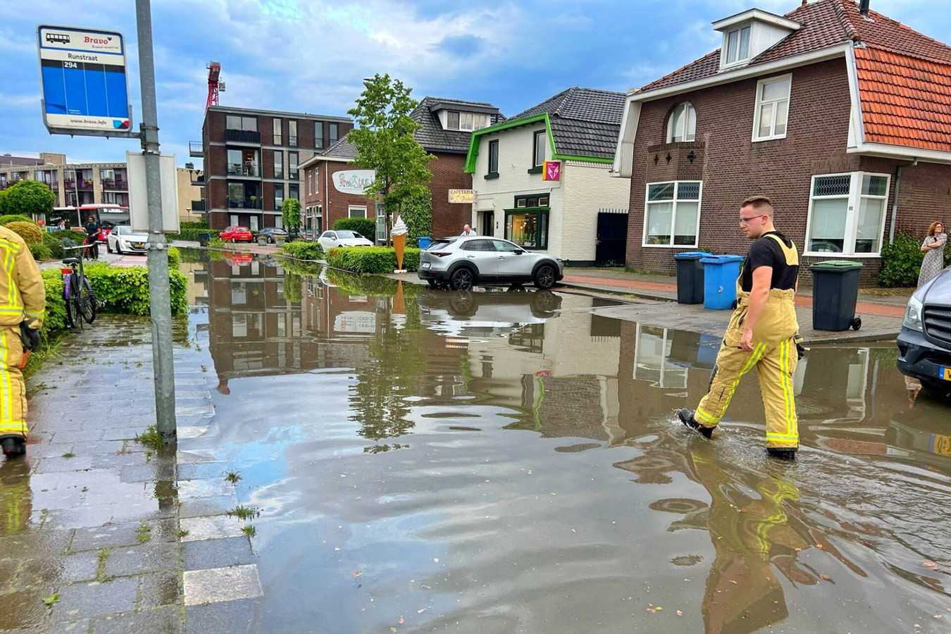 Wolkbreuk zorgt voor overlast in Veldhoven, straten door heel Brabant ...