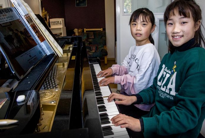Gelukt! Pianodroom Lingyi (8) en Yuewen (11) komt dichterbij na winnen ...