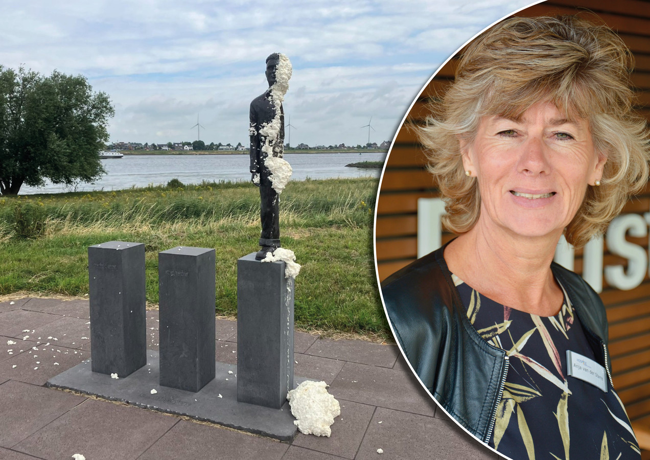 Monument Merwedegijzelaars opnieuw doelwit van vandalen: ‘Ze moeten een geschiedenislesje ...