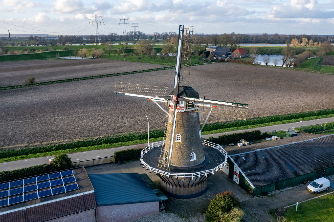 ‘Als-ie stilstaat, gaat-ie van alles mankeren’; molenaars houden ‘hun ...