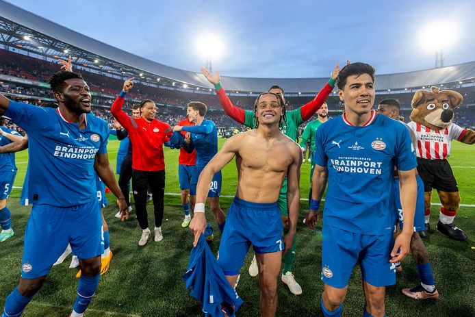 Bij PSV gloren weken met spektakel: de club heeft meer plannen en de ...