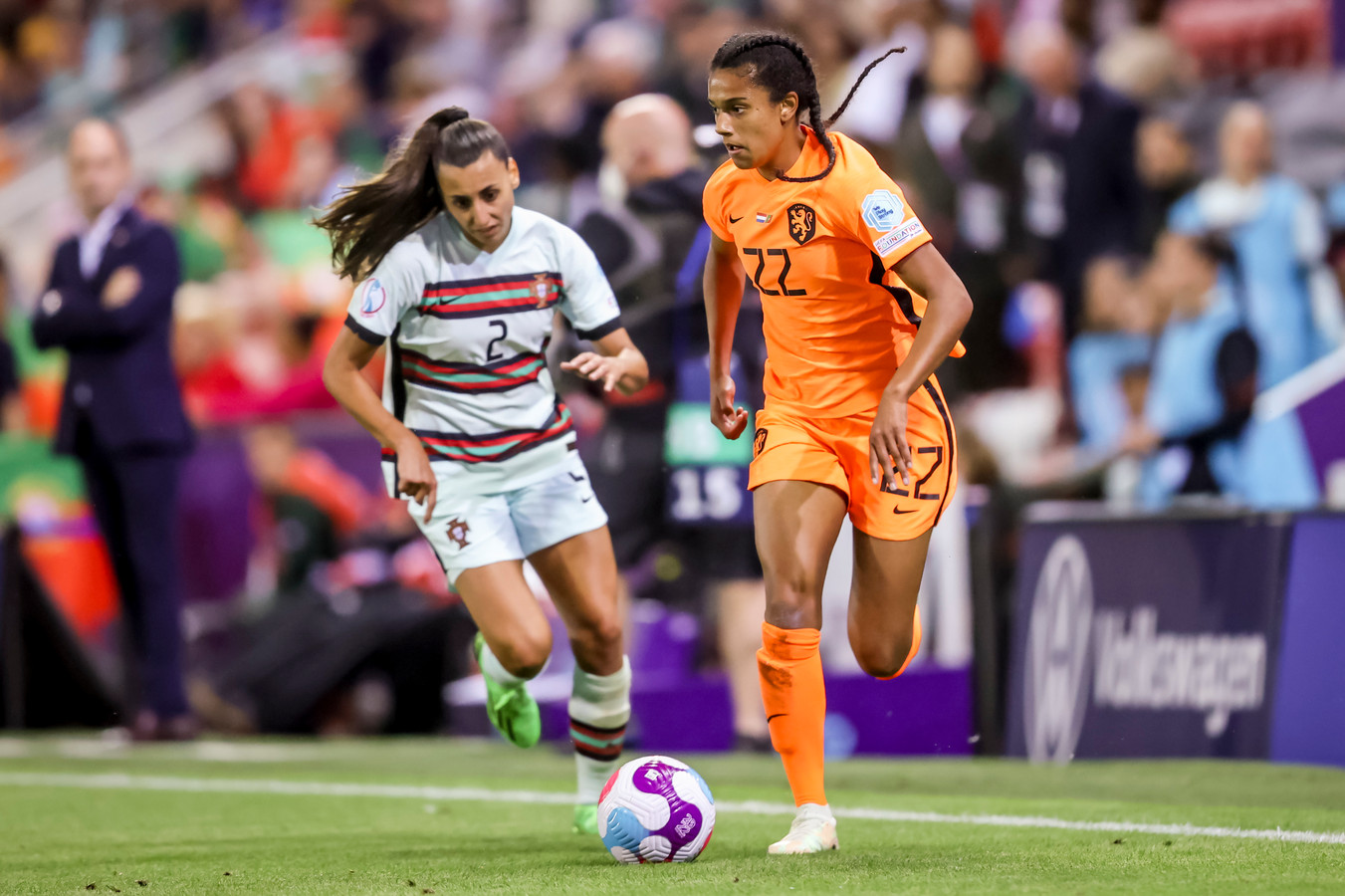 Talent Esmée Brugts (18) vindt het een hele eer dat Lieke Martens haar ...