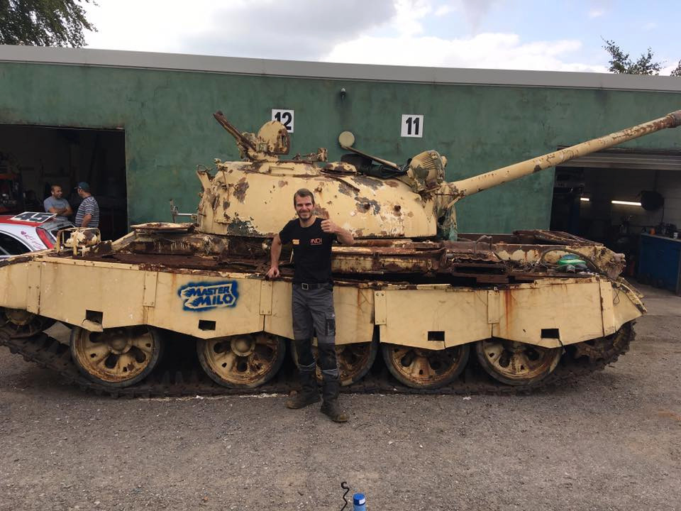 Op zoek naar een tank uit de Golfoorlog of een aardappelsnelvuurkanon ...