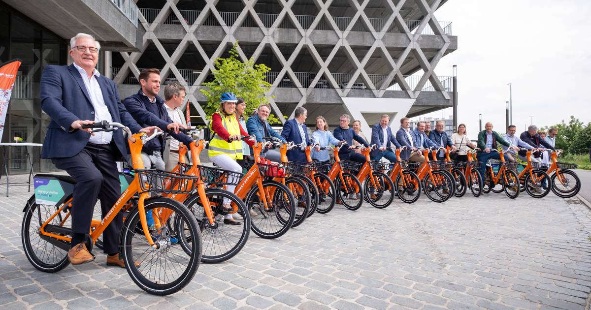 “360 deelfietsen op 101 locaties”: vervoersregio lanceert ...
