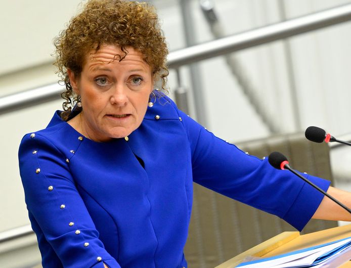 Vlaams mobiliteitsminister Lydia Peeters komt spreken in Izegem ...