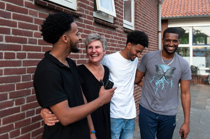 Zuzana uit Brummen helpt Eritrese jongeren op weg in Deventer: ‘Ik kan ...