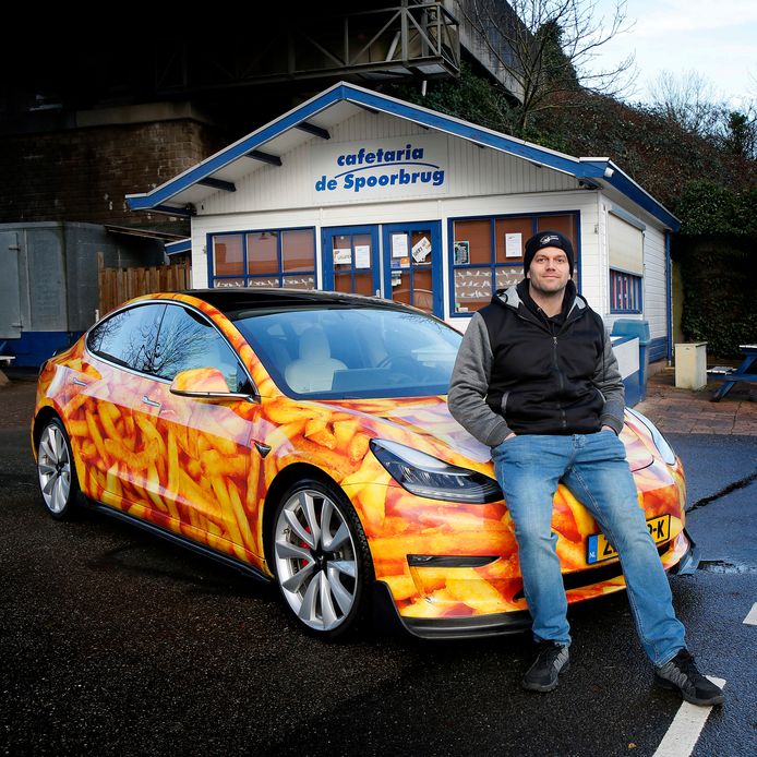 Nino neemt frietkar wel héél letterlijk: autospotters weten zijn patat ...