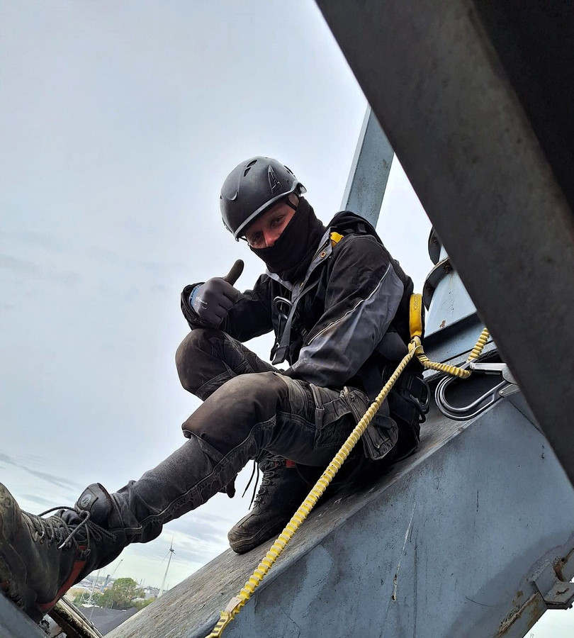 Tibo (28) sterft op werf nadat hoogtewerker begint te slingeren: "Zijn ...