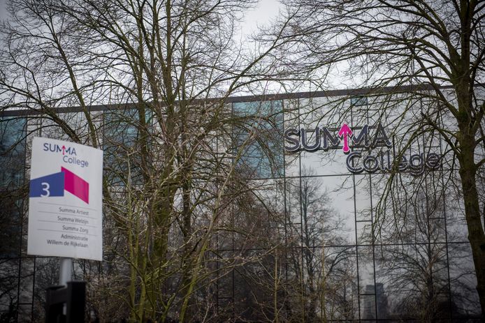 Boekhouddocent Summa College moet valse declaraties terugbetalen maar mag niet ontslagen worden ...