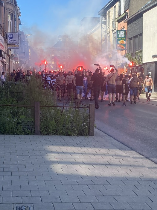 Poolse supporters strijken neer in Gents stadscentrum: politie op haar ...