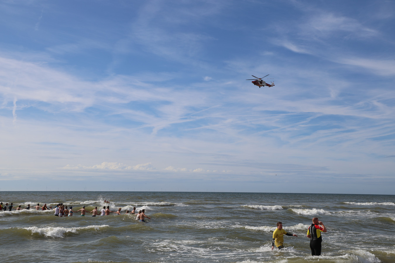 Vermiste tiener overleden in zee, lichaam aangespoeld op strand: ‘Hij ...