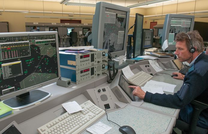 90 militaire luchtverkeersleiders verhuizen naar Belgocontrol | Gavere ...