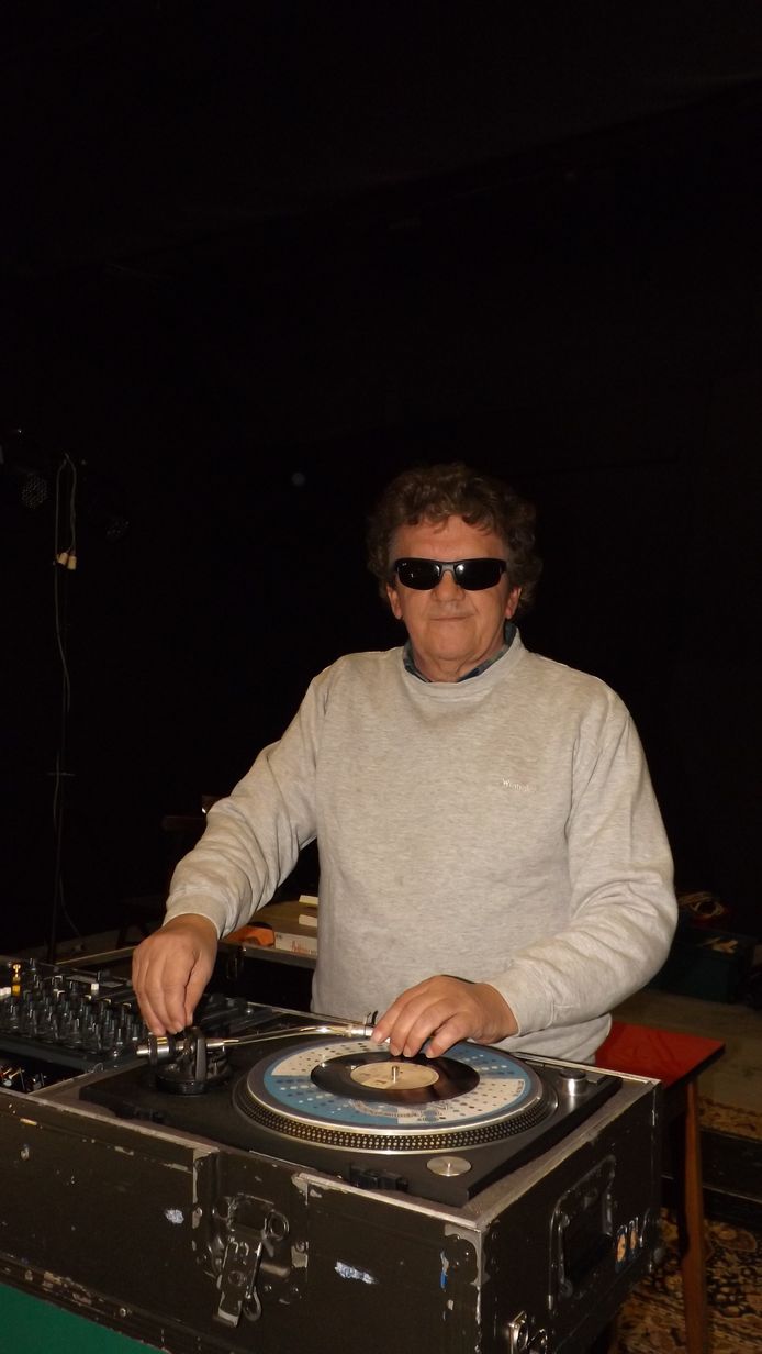 Rik (61) maakt naam als blinde dj | Boom | hln.be