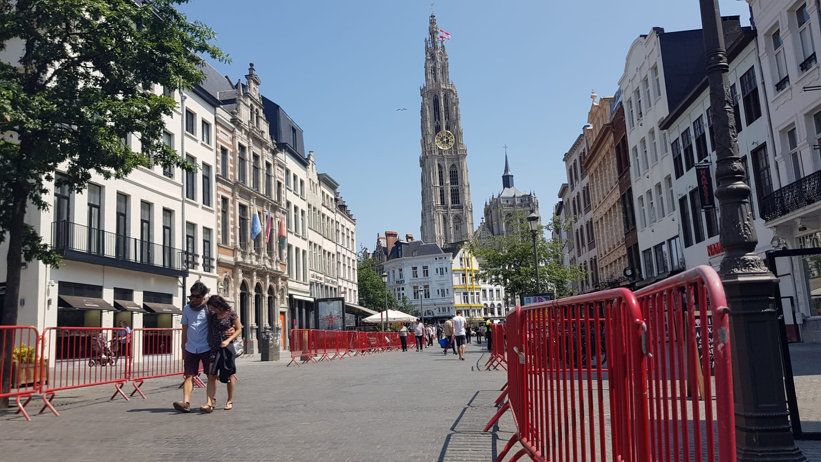 SUPPORTERSBLOG ANTWERP KAMPIOEN. Antwerp-spelers verlaten Grote Markt ...