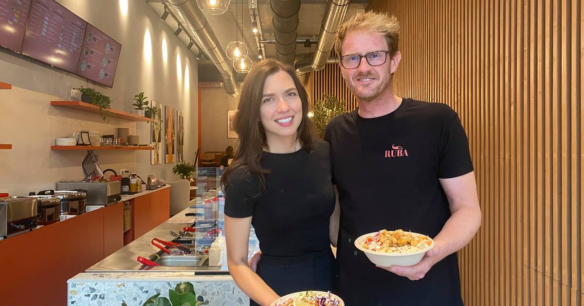 Oekraïense Anna (26) en piloot Kenn (40) openen saladebar in Gent: “De ...