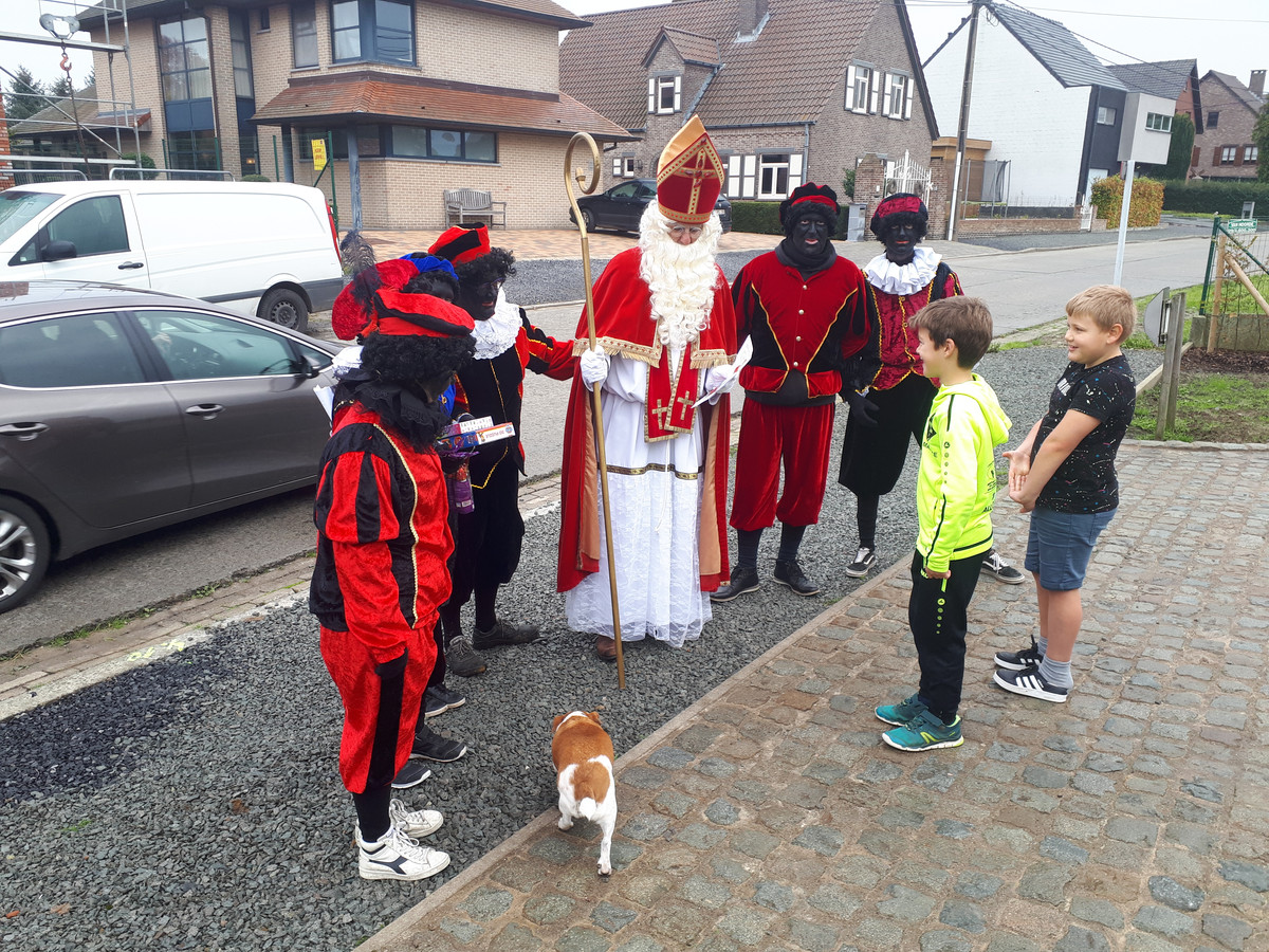 Sint-Maarten en zijn gevolg verrassen 230 kinderen van gezinsbond ...
