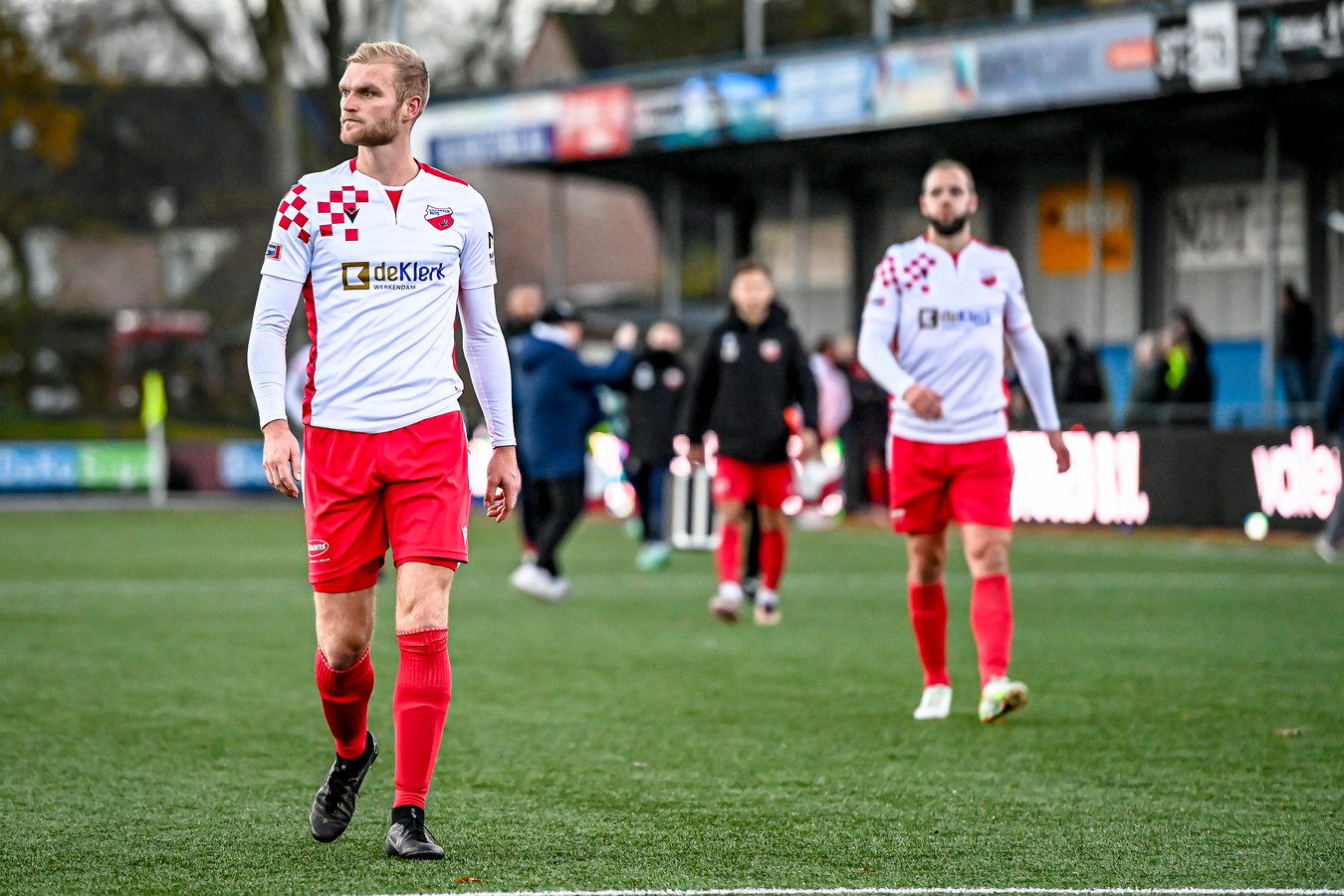 Dubbeldam wint met 0-14 en drie keer rood in Hardinxveld; dit is het ...