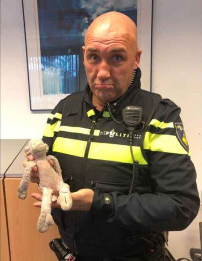 Politie zoekt eigenaar Biltse knuffelaap | Utrecht | AD.nl