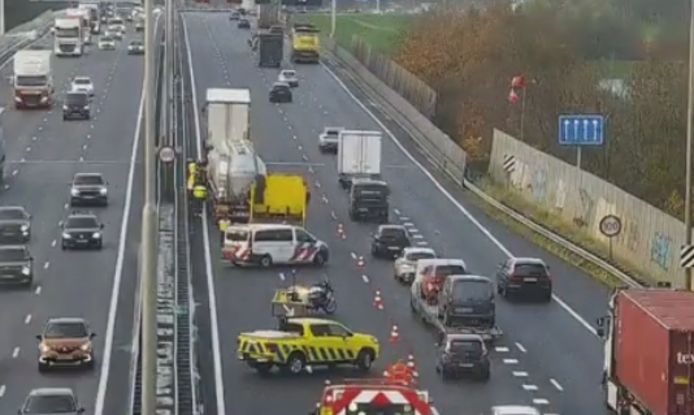 Flinke file in ochtendspits door ongeluk op A28 bij Zwolle | Zwolle | destentor.nl
