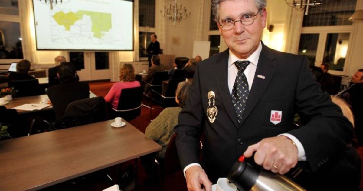 Zilveren bodebus voor Oisterwijker Peter van Esch | Oisterwijk | bd.nl