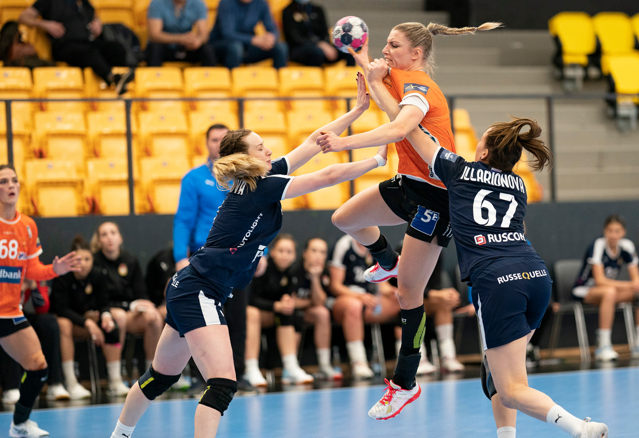 Nycke Groot komt terug op besluit en wil met handbalsters naar ...