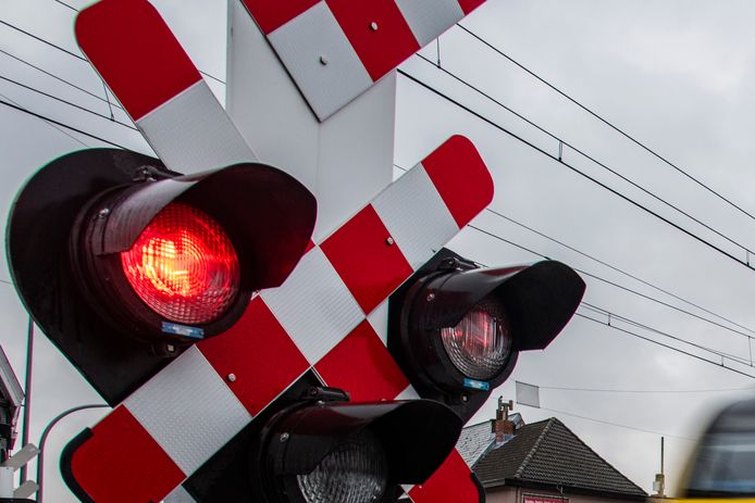 Boete en 10 dagen rijverbod voor negeren slagbomen in Ingelmunster ...