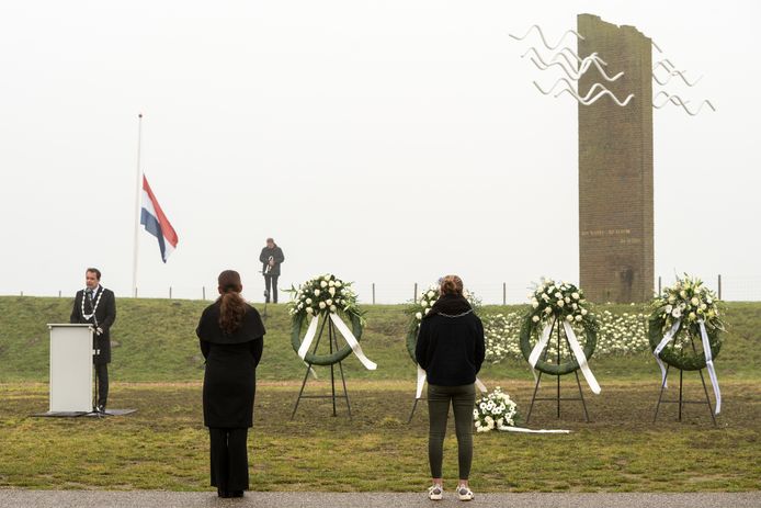 ‘Geen koningspaar bij de nationale herdenking van de Ramp, ik durf het een schandaal te noemen ...