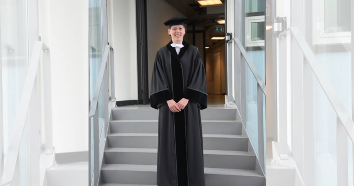 UT heeft meest ingewikkelde toga van Nederland: 'Nergens zo zuinig op ...