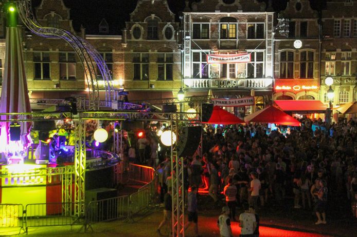 Grote Markt loopt vol voor vernieuwde Grote Fuif | Dendermonde | hln.be