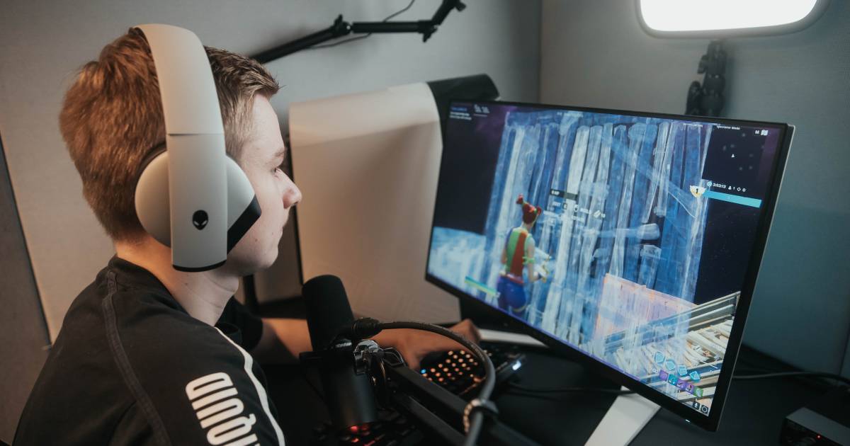 Niemand kent Dmitri, maar als gamer ‘Mitr0’ is hij wereldberoemd ...